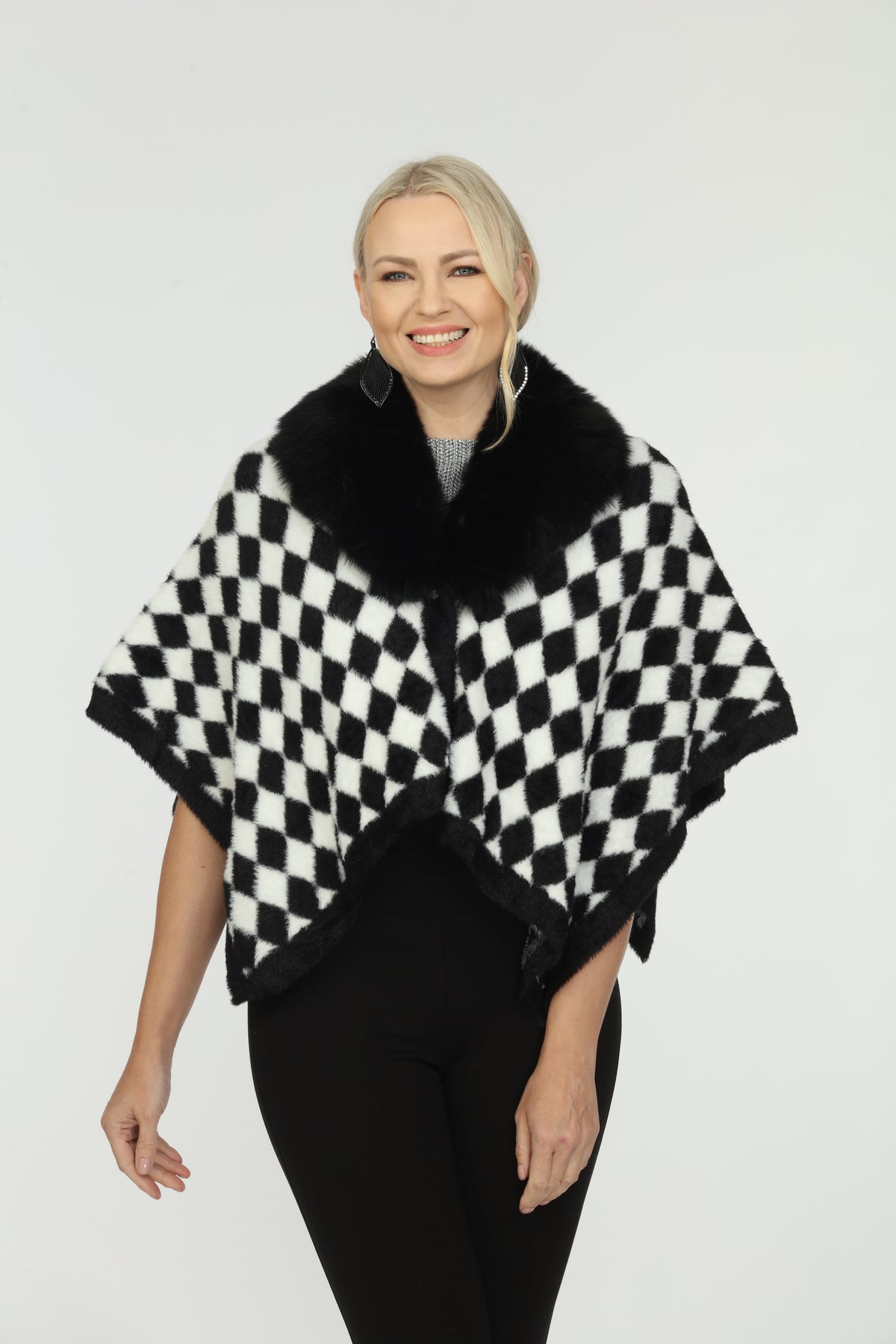 OO LA LA Black/White Check Fur Collar Cape Boho Chic M5167 — AfterRetail